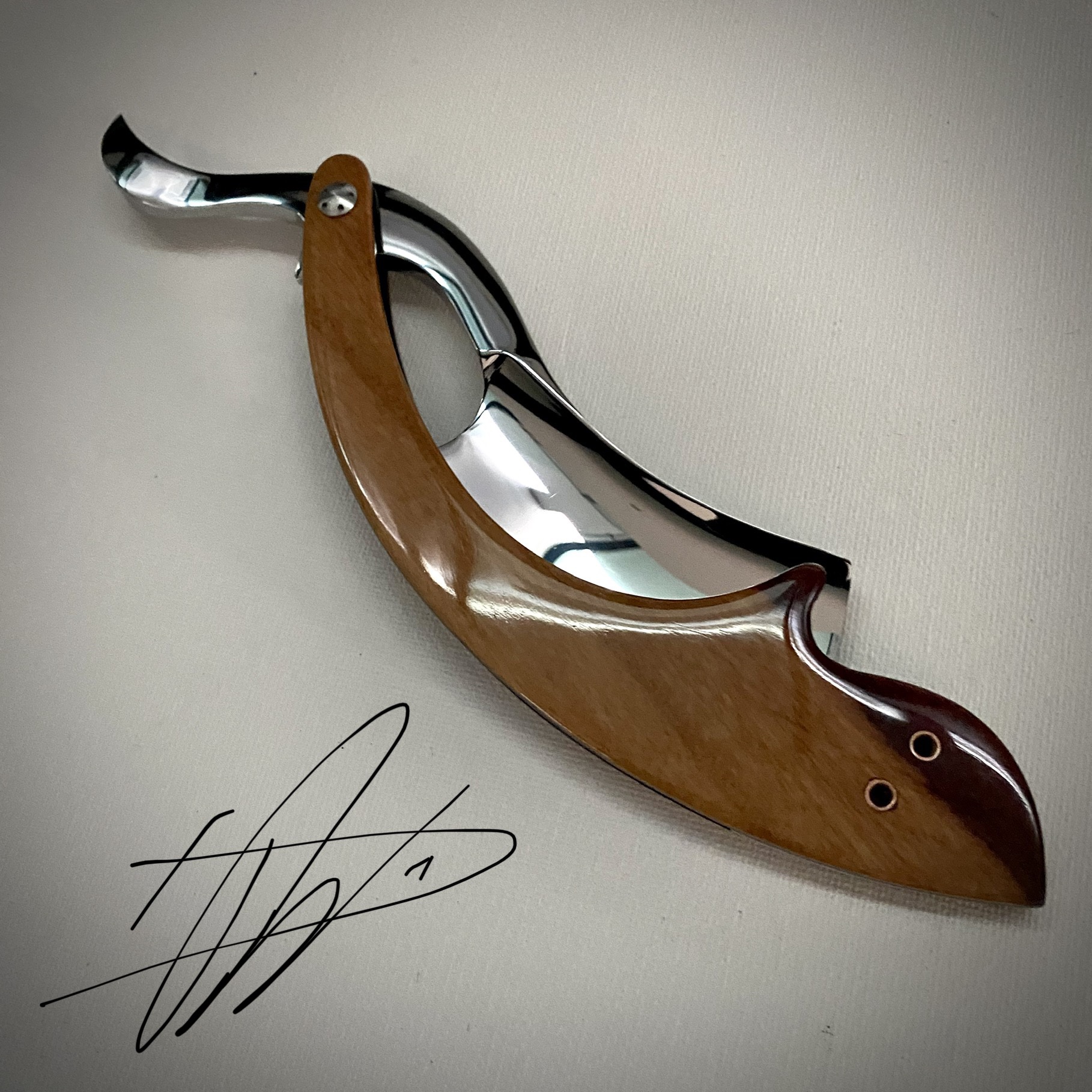 Woolfblades 331 Custom Made in a RWL34 and the scales are made a solid ...